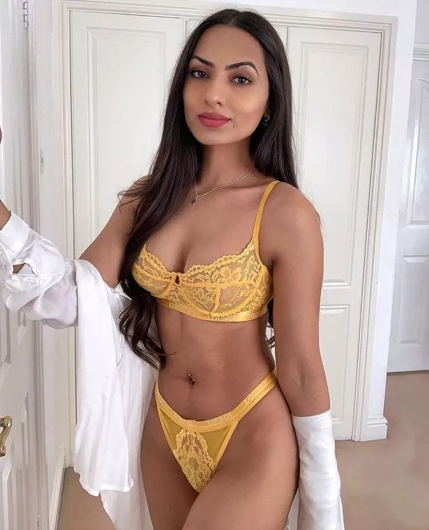 8 Hot Sexy Nikita Rai Bikini Pics