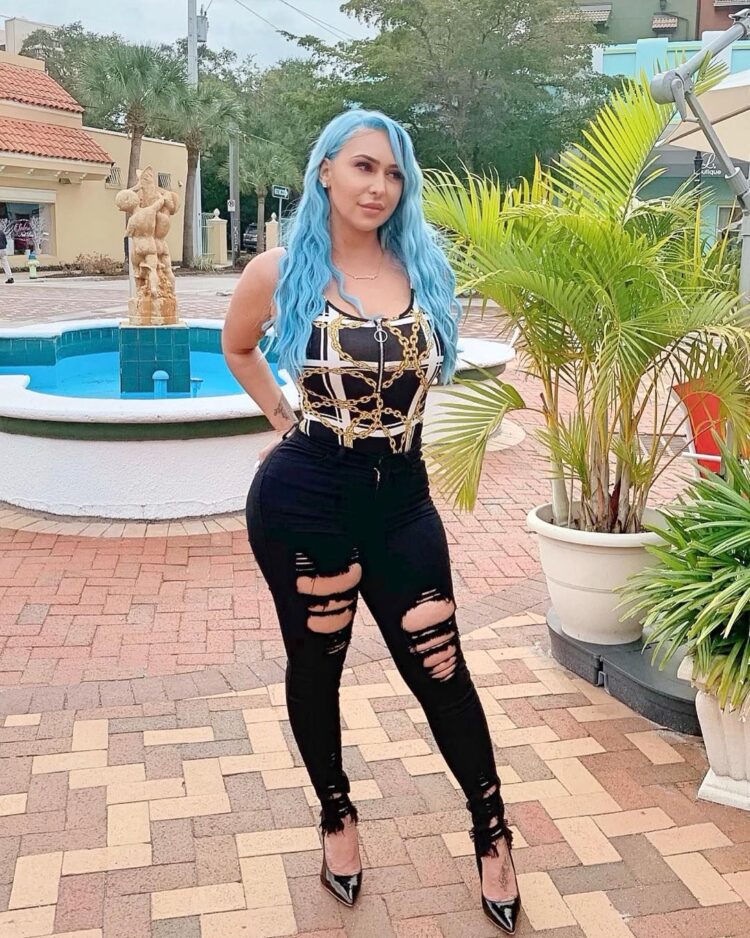 7 Hot Sexy Nina Kayy Bikini Pics