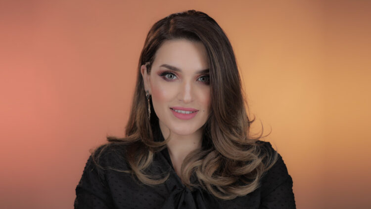 3 Hot Sexy Noor Alazawi Bikini Pics