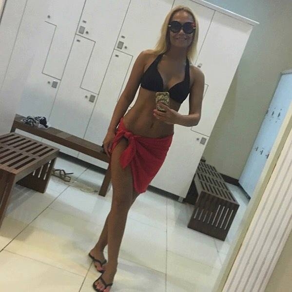 5 Hot Sexy Nura Suri Bikini Pics