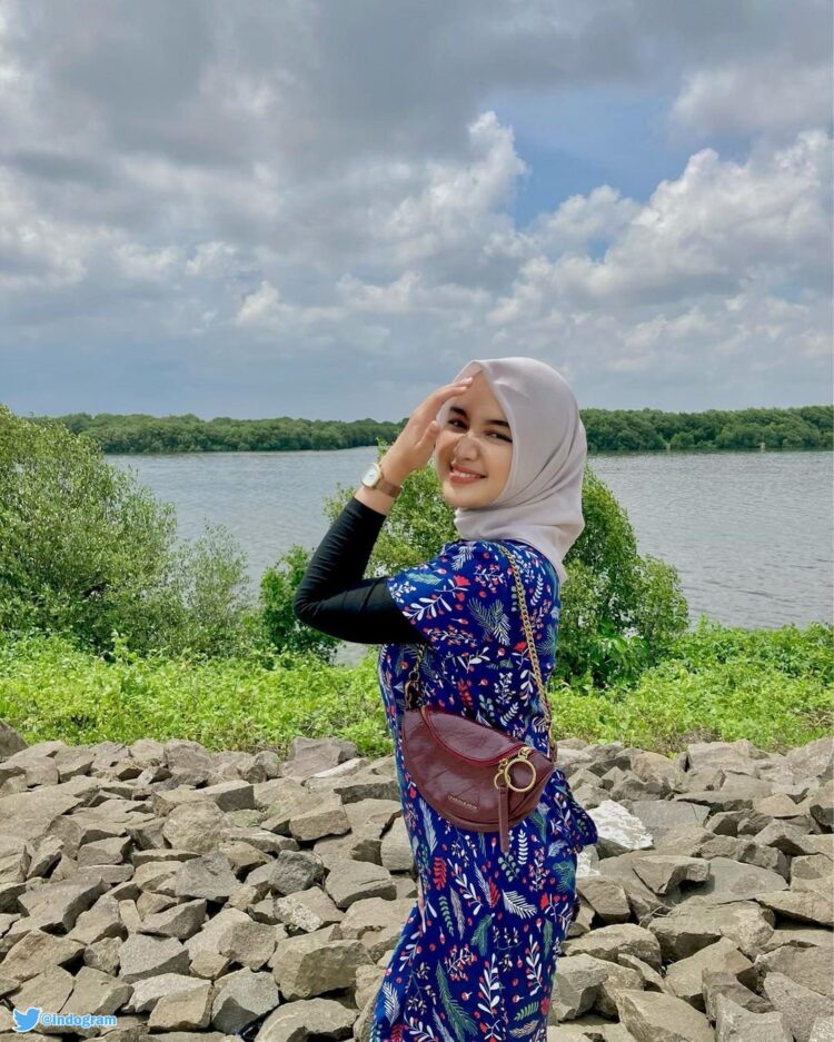 5 Hot Sexy Nurizyan Bikini Pics