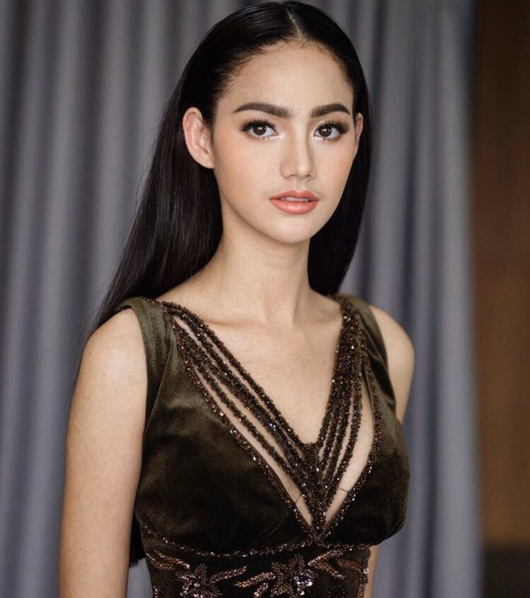 7 Hot Sexy Nutcha Jeka Bikini Pics