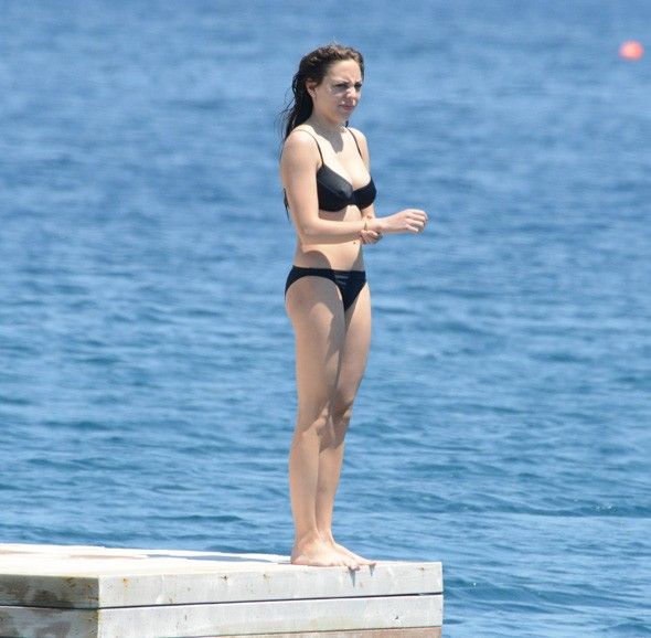 9 Hot Sexy Oyku Karayel Bikini Pics