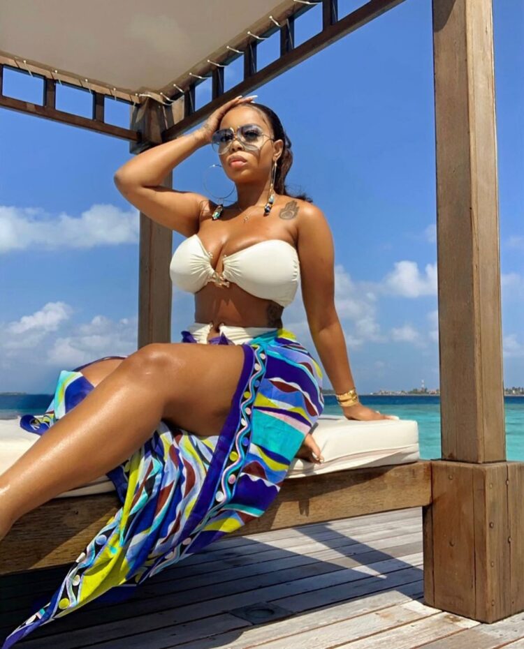 9 Hot Sexy PamPam Bikini Pics