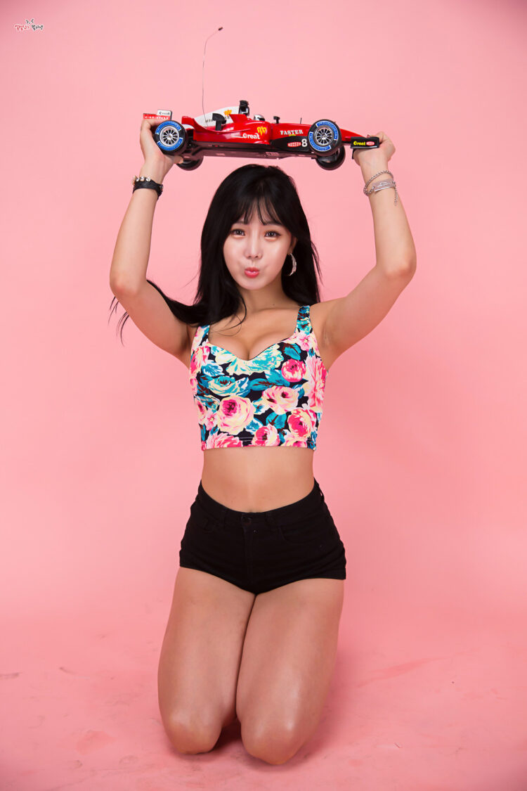 9 Hot Sexy Park Cho-rong Bikini Pics