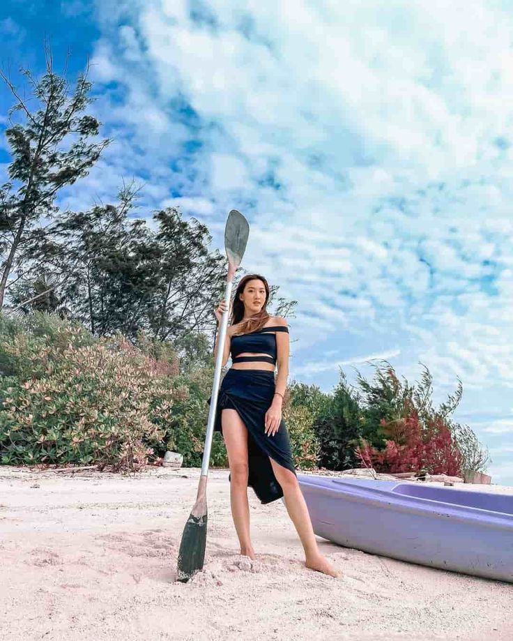 3 Hot Sexy Phoebe Mulyana Bikini Pics