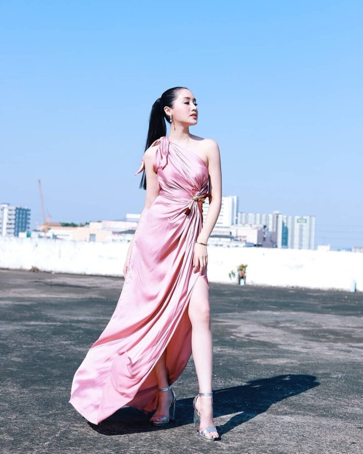 5 Hot Sexy Pimprapa Tangprabhaporn Bikini Pics