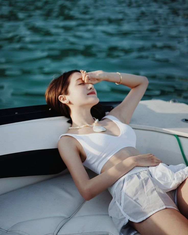 5 Hot Sexy Pimprapa Tangprabhaporn Bikini Pics