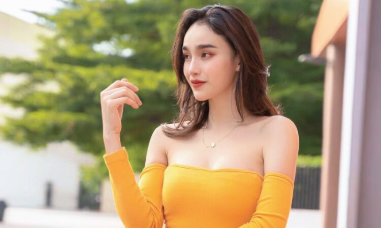 5 Hot Sexy Ploypapas Isarapongporn Bikini Pics