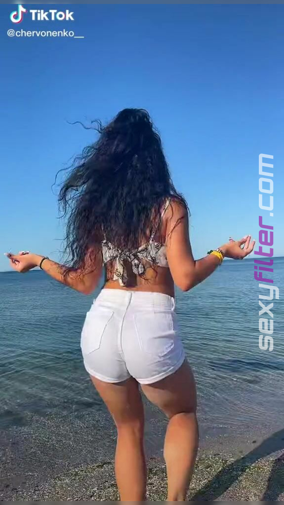5 Hot Sexy Polina Chervonenko Bikini Pics