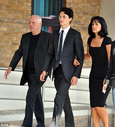 10 Hot Sexy Polly Samson Bikini Pics