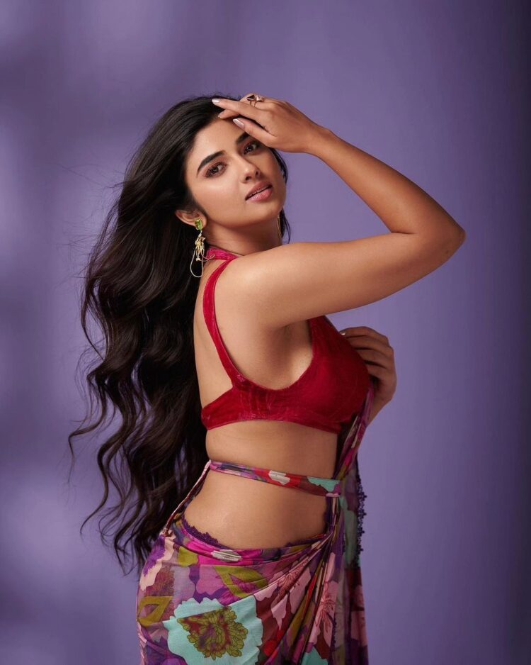 9 Hot Sexy Pragya Nagra Bikini Pics