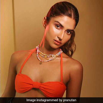 10 Hot Sexy Pranutan Bahl Bikini Pics