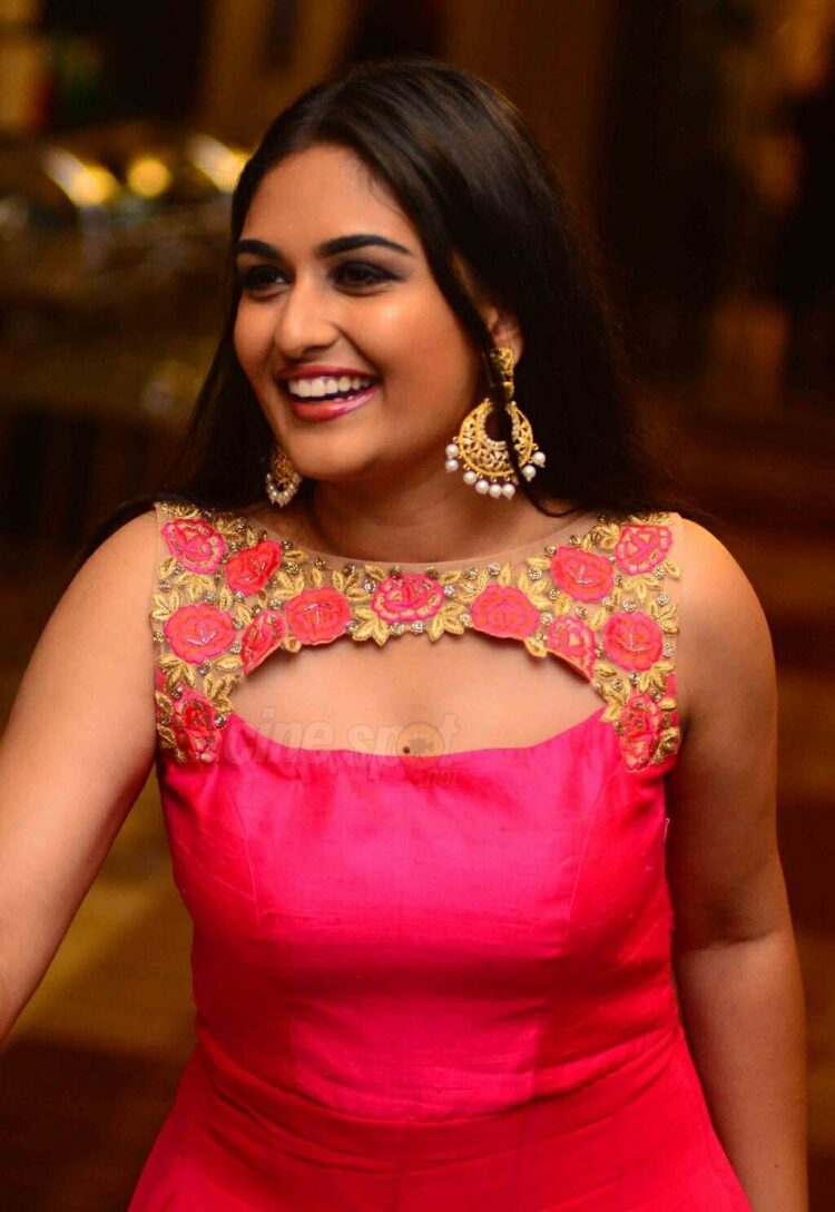 8 Hot Sexy Prayaga Martin Bikini Pics