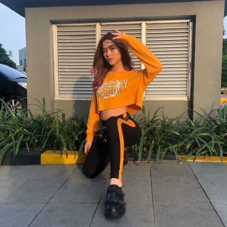 8 Hot Sexy Putri Ayu Zulvanny Bikini Pics