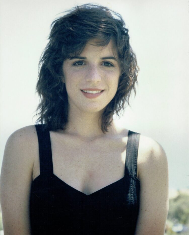 9 Hot Sexy Quinn Cummings Bikini Pics