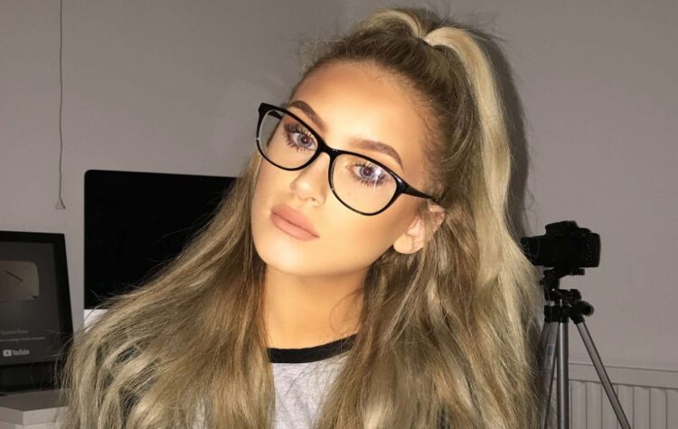 7 Hot Sexy Quisha Rose Bikini Pics