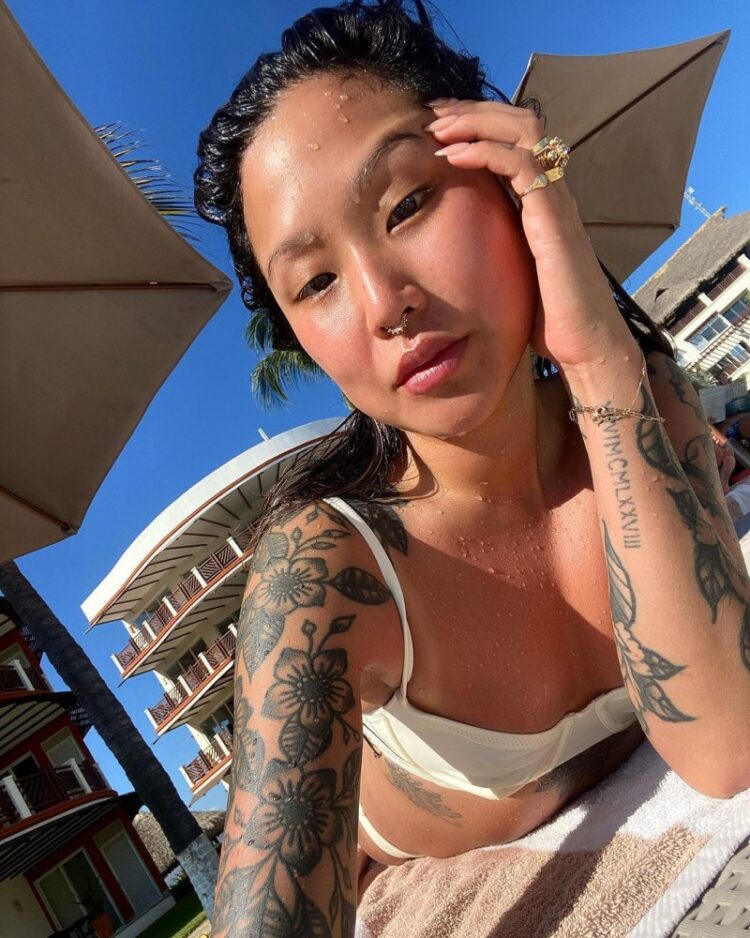 8 Hot Sexy Rachel Clark Bikini Pics