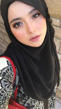 5 Hot Sexy Radiah Sarip Bikini Pics