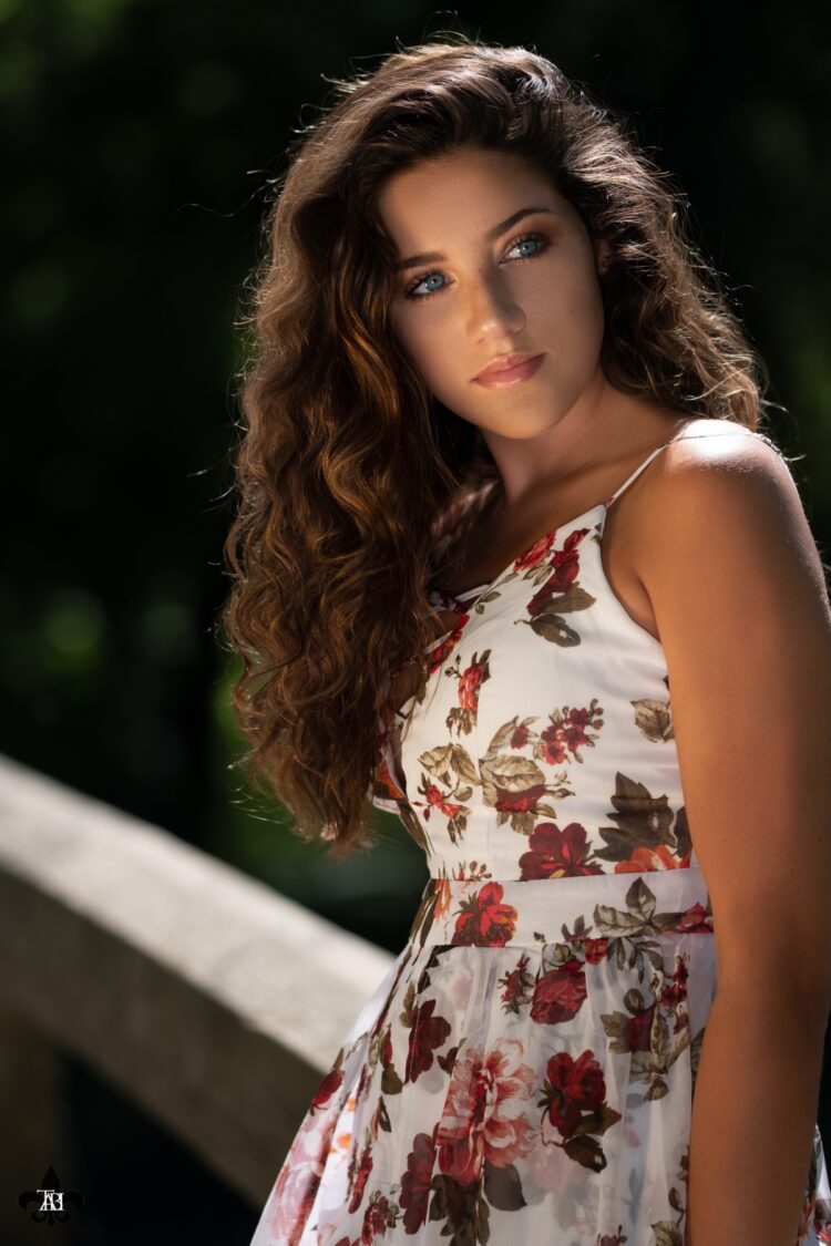 3 Hot Sexy Raena Veber Bikini Pics