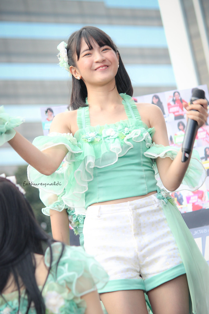 4 Hot Sexy Ratu Vienny Fitrilya Bikini Pics