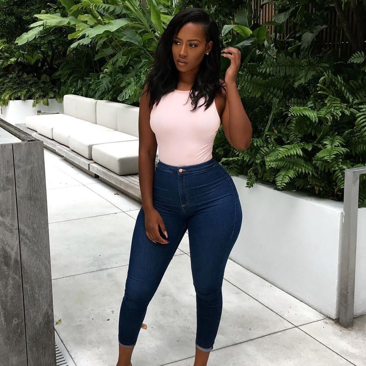 5 Hot Sexy Raven Avery Bikini Pics