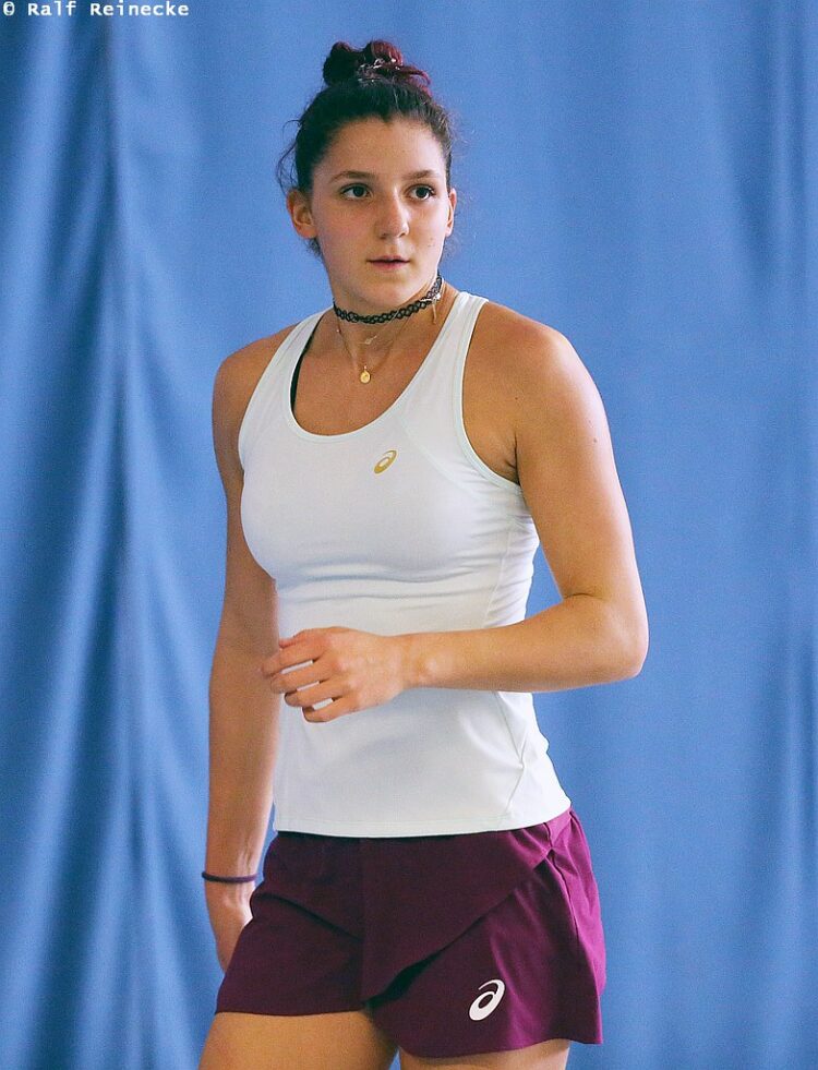 8 Hot Sexy Rebeka Masarova Bikini Pics