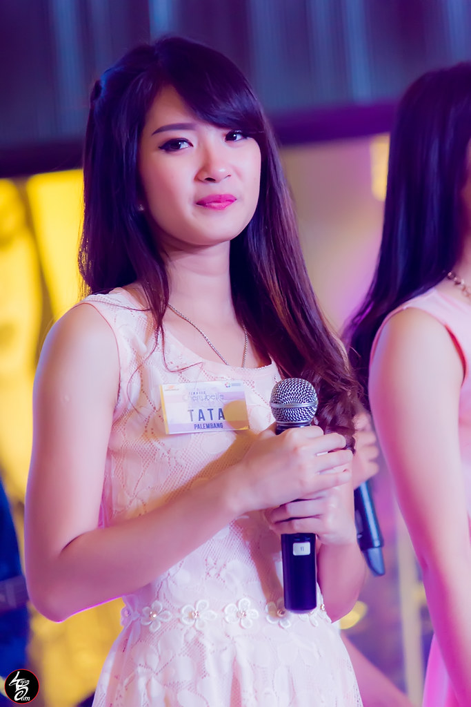 8 Hot Sexy Redita Mutiara Bikini Pics