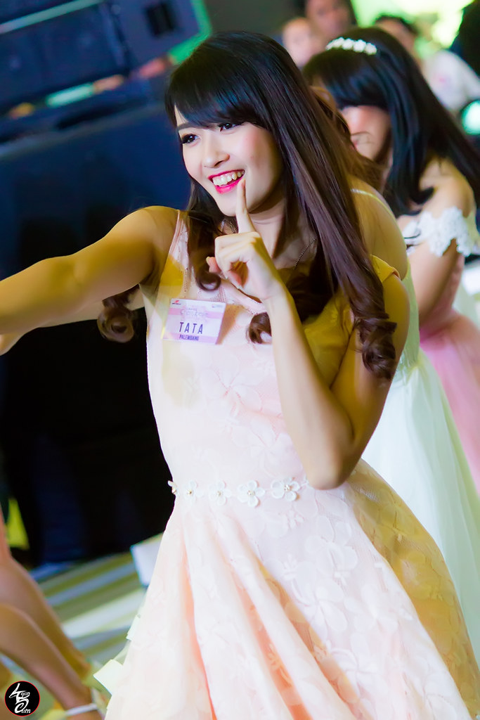 8 Hot Sexy Redita Mutiara Bikini Pics