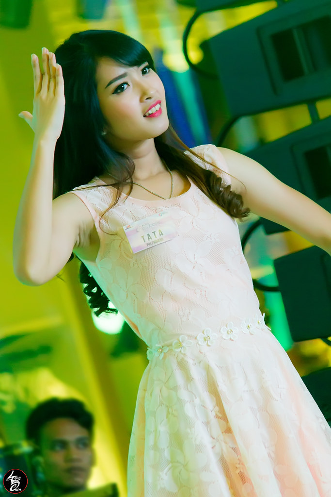 8 Hot Sexy Redita Mutiara Bikini Pics