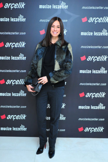 6 Hot Sexy Refika Birgul Bikini Pics