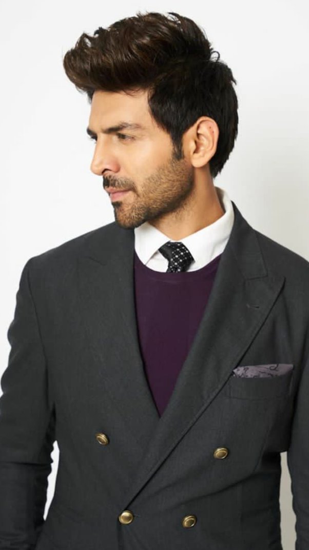 6 Hot Sexy ReignBot Bikini Pics