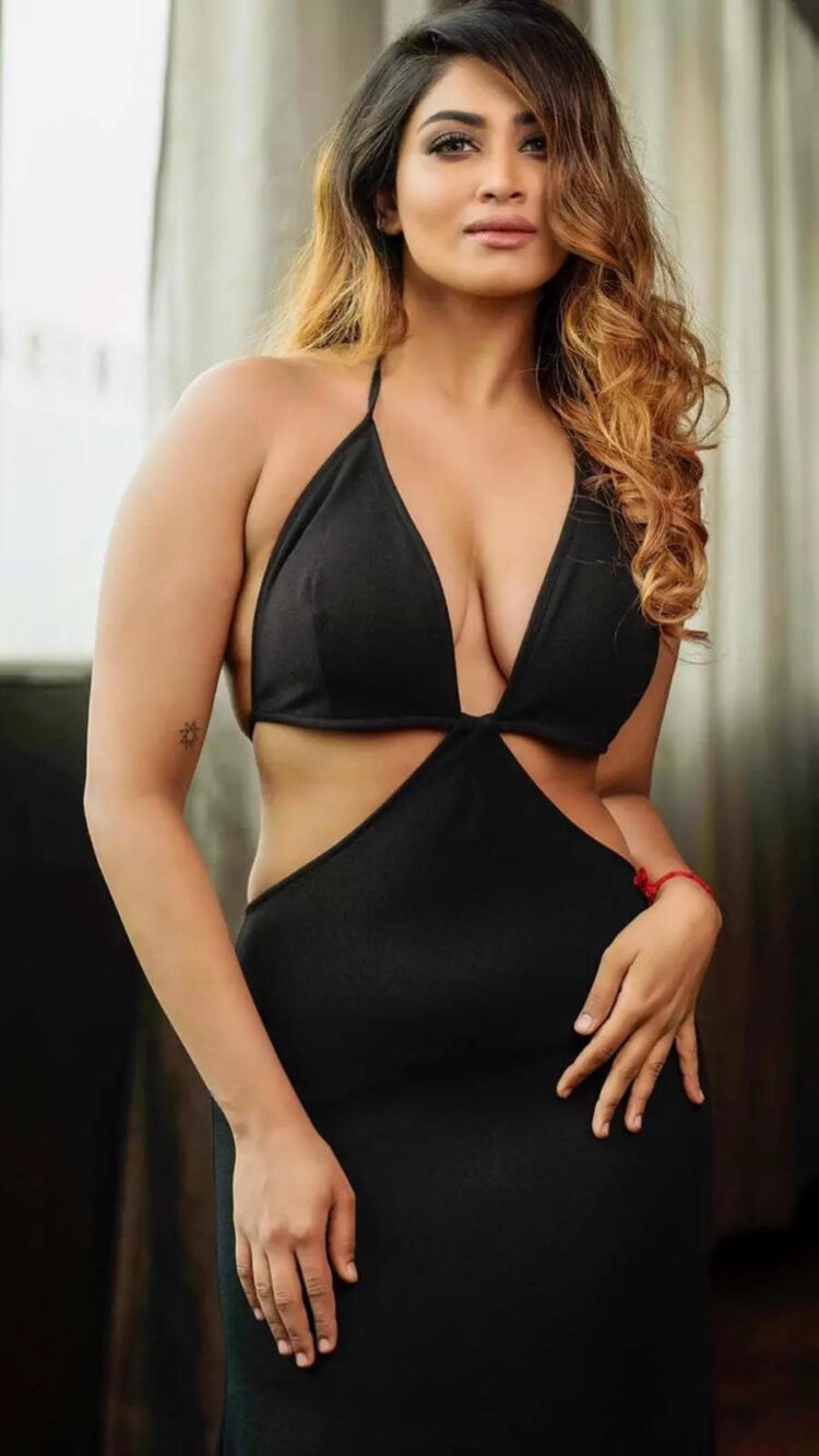 8 Hot Sexy Remya Nambeesan Bikini Pics