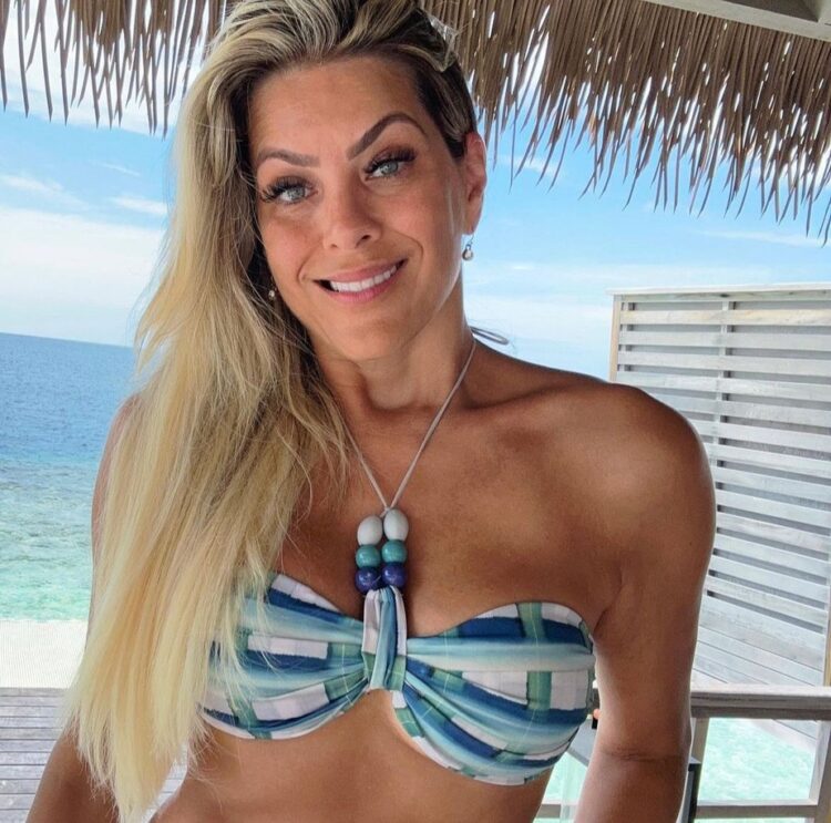 7 Hot Sexy Renata Dias Bikini Pics