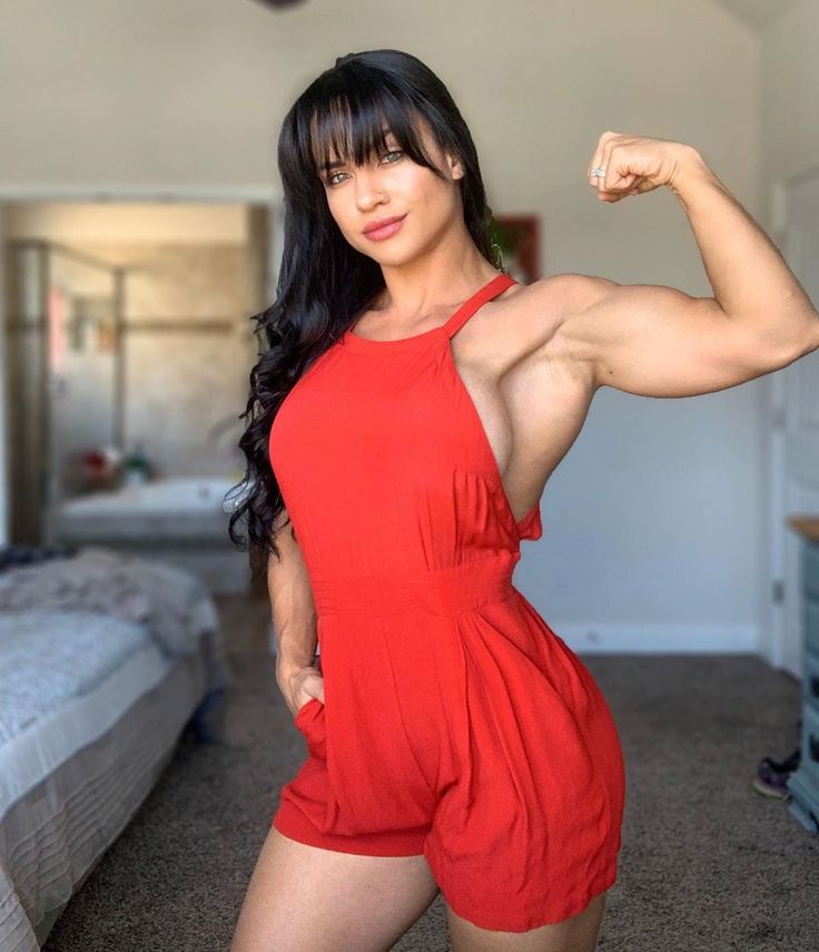 8 Hot Sexy Renee Enos Bikini Pics