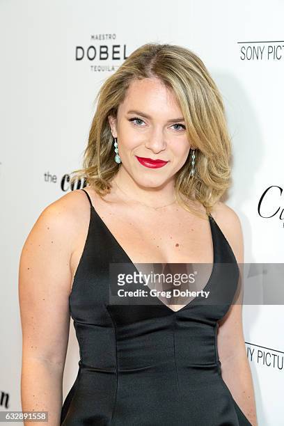 8 Hot Sexy Renee Willett Bikini Pics