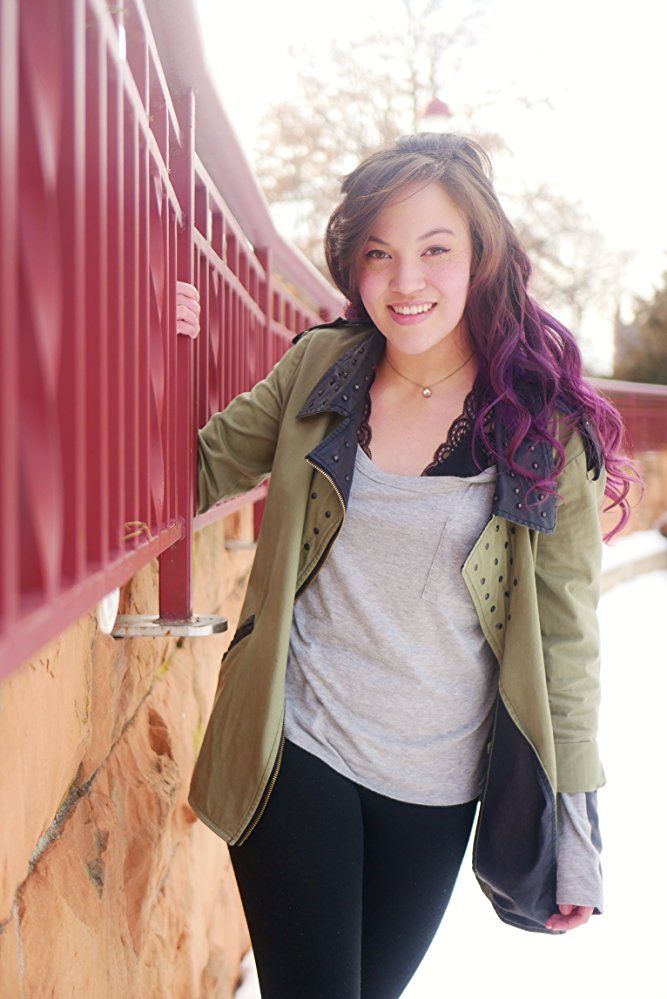 8 Hot Sexy Rhianna DeVries Bikini Pics