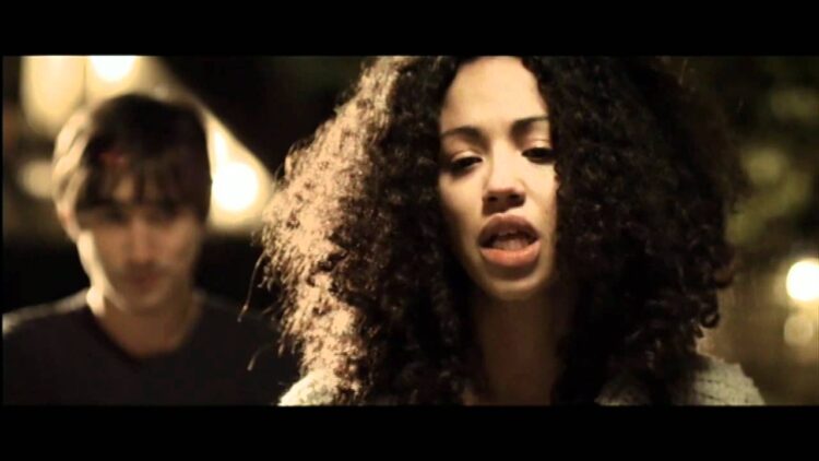 8 Hot Sexy Riann Steele Bikini Pics