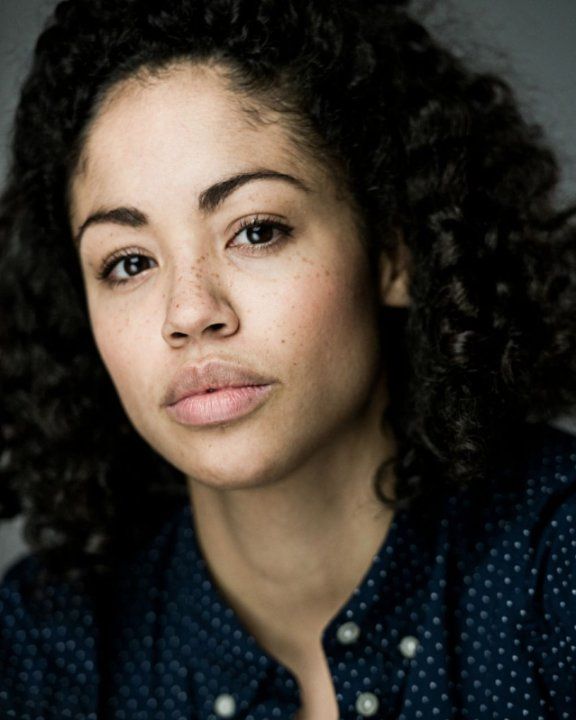 8 Hot Sexy Riann Steele Bikini Pics