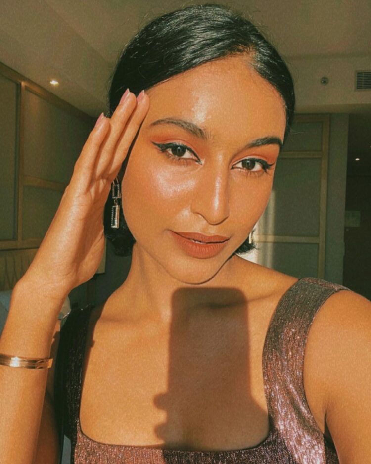 8 Hot Sexy Rida Tharana Bikini Pics