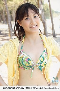 7 Hot Sexy RinRin Bikini Pics