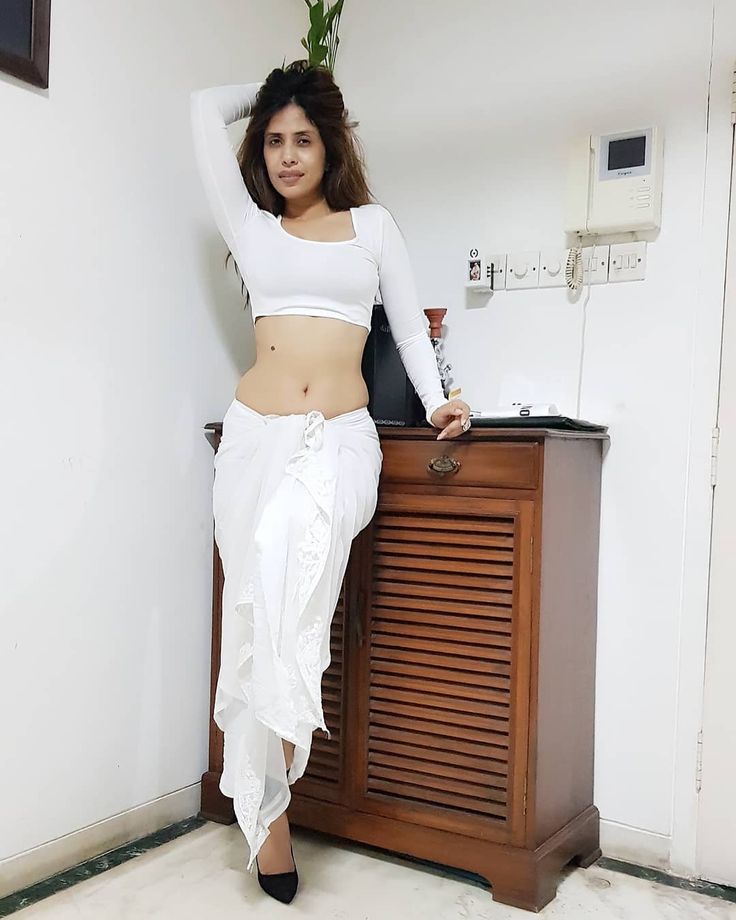 3 Hot Sexy Rishika Kavishwa Kaushal Bikini Pics