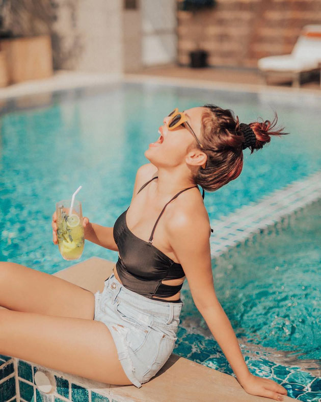 7 Hot Sexy Riya Jain Bikini Pics