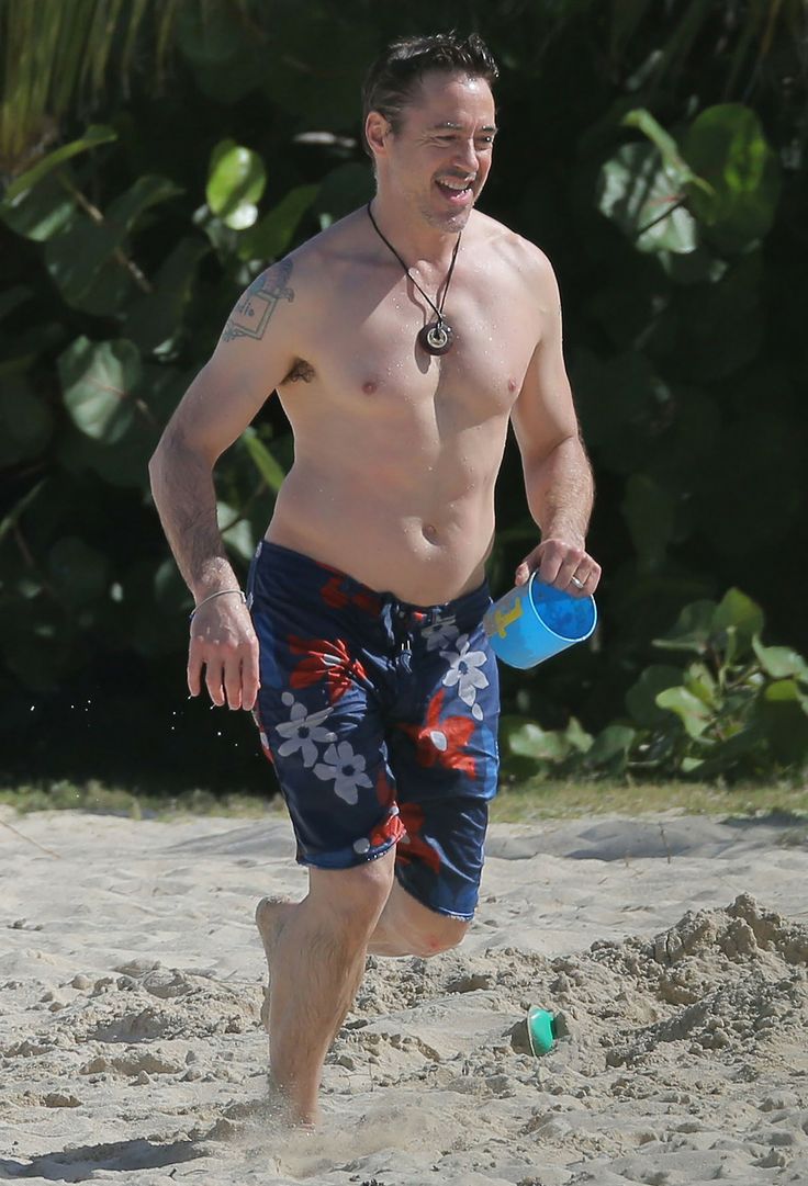 10 Hot Sexy Robbie Downey Bikini Pics