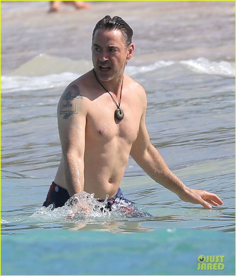 10 Hot Sexy Robbie Downey Bikini Pics