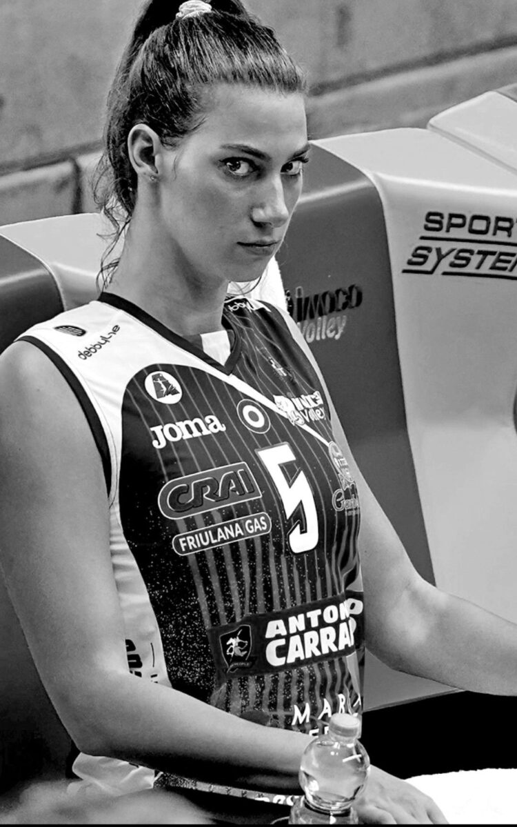 10 Hot Sexy Robin de Kruijf Bikini Pics