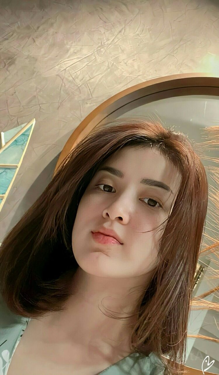 10 Hot Sexy Rosiana Dewi Bikini Pics