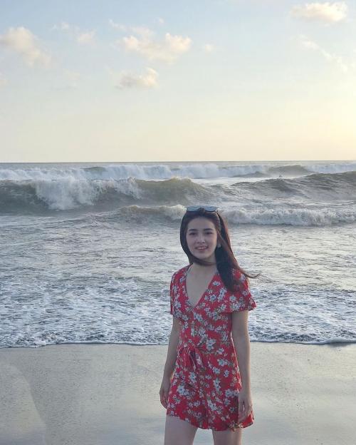 10 Hot Sexy Rosiana Dewi Bikini Pics