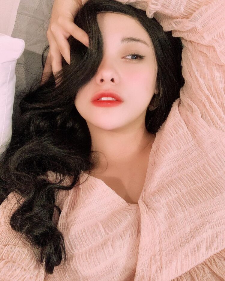 3 Hot Sexy Roslyn Kp Bikini Pics