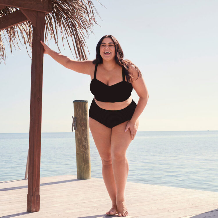 8 Hot Sexy Roxy Earle Bikini Pics